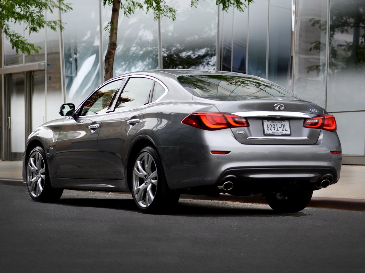Infiniti Q70 technical specifications and fuel economy